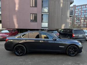 Grey BMW 730 2008 in Riga, with an engine capacity of 3.00 L and mileage of 345 thousand km for 8990 €, photo 4 on AUTOMOTO.COM.LV