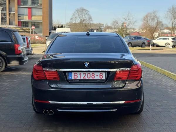 Pelēks BMW 730 2008 Rīga, ar dzinēja tilpumu 3.00 L un nobraukumu 345 tūkst. km par 8990 €, foto 4 vietnē AUTOMOTO.COM.LV