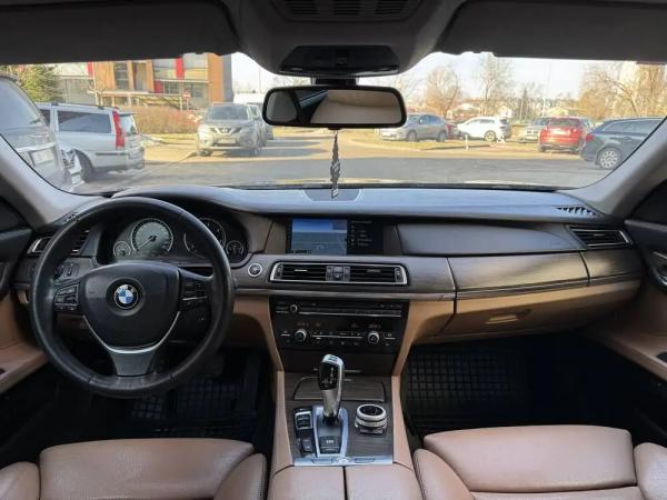 Pelēks BMW 730 2008 Rīga, ar dzinēja tilpumu 3.00 L un nobraukumu 345 tūkst. km par 8990 €, foto 5 vietnē AUTOMOTO.COM.LV