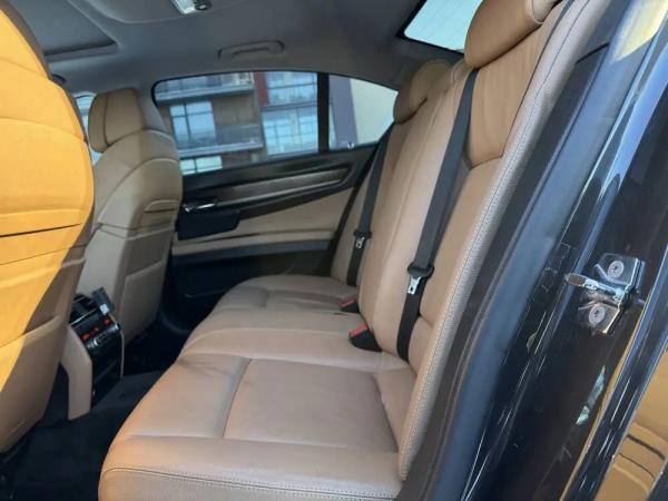 Pelēks BMW 730 2008 Rīga, ar dzinēja tilpumu 3.00 L un nobraukumu 345 tūkst. km par 8990 €, foto 6 vietnē AUTOMOTO.COM.LV