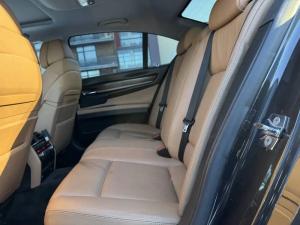 Grey BMW 730 2008 in Riga, with an engine capacity of 3.00 L and mileage of 345 thousand km for 8990 €, photo 7 on AUTOMOTO.COM.LV