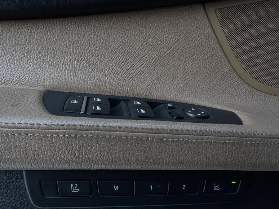 Grey BMW 730 2008 in Riga, with an engine capacity of 3.00 L and mileage of 345 thousand km for 8990 €, photo 15 on AUTOMOTO.COM.LV