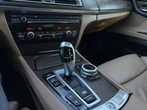 Grey BMW 730 2008 in Riga, with an engine capacity of 3.00 L and mileage of 345 thousand km for 8990 €, photo 19 on AUTOMOTO.COM.LV