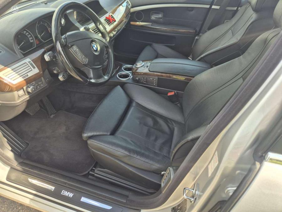 Grey BMW 730 2008 in Marijampole, with an engine capacity of 3.00 L and mileage of 360 thousand km for 6000 €, photo 6 on AUTOMOTO.COM.LV