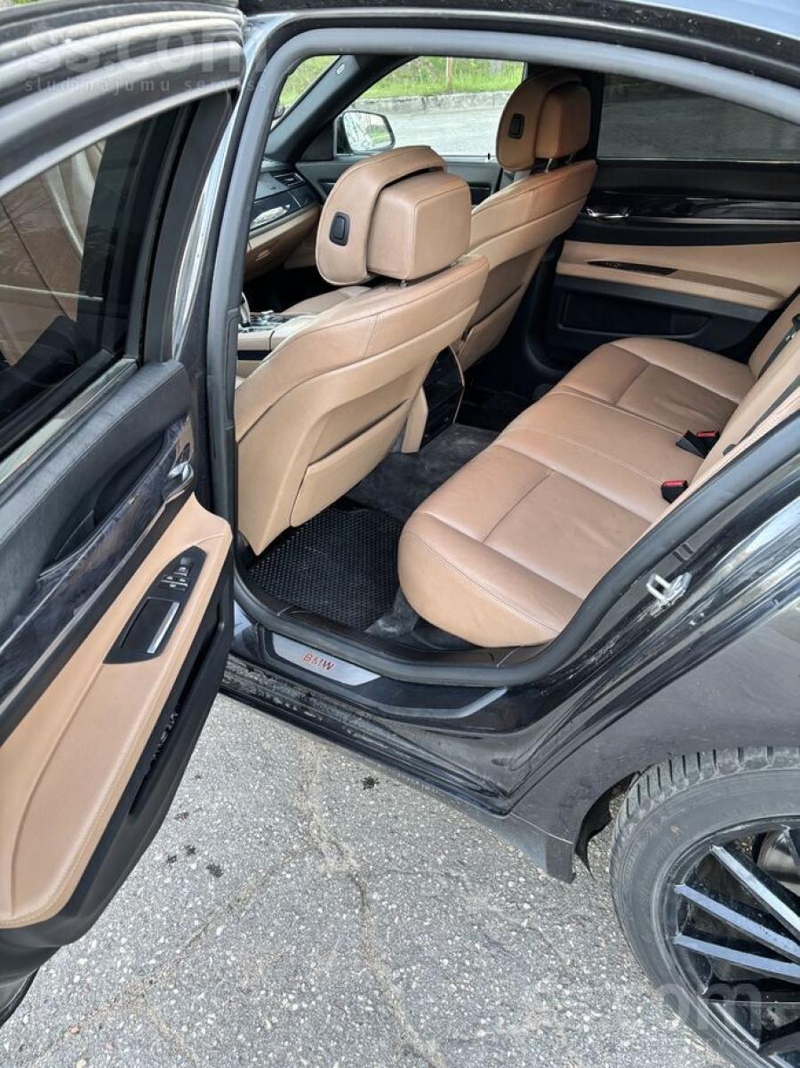 Pelēks BMW 730 2009 Cēsis, ar dzinēja tilpumu 3.00 L un nobraukumu 366 tūkst. km par 8700 €, foto 10 vietnē AUTOMOTO.COM.LV