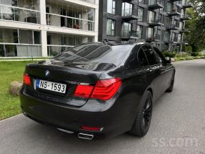 Grey BMW 730 2009 in Riga, with an engine capacity of 3.00 L and mileage of 330 thousand km for 10000 €, photo 5 on AUTOMOTO.COM.LV