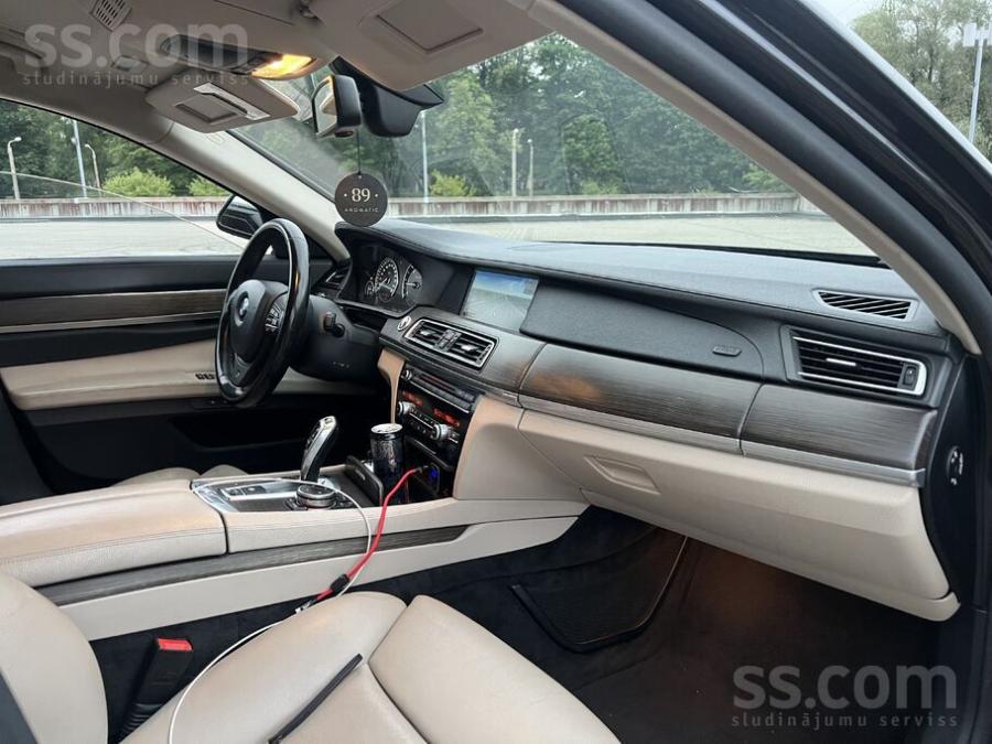 Grey BMW 730 2009 in Riga, with an engine capacity of 3.00 L and mileage of 330 thousand km for 10000 €, photo 8 on AUTOMOTO.COM.LV