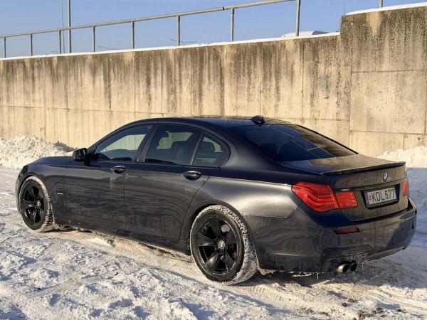 Grey BMW 730 2009 in Vilnius, with an engine capacity of 3.00 L and mileage of 380 thousand km for 8500 €, photo 2 on AUTOMOTO.COM.LV