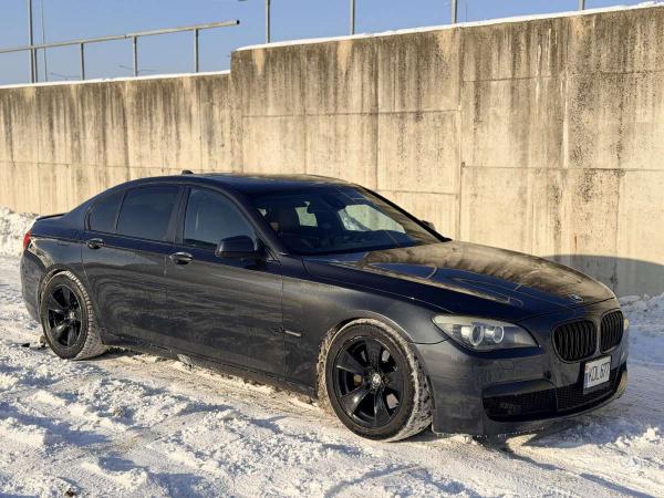 Grey BMW 730 2009 in Vilnius, with an engine capacity of 3.00 L and mileage of 380 thousand km for 8500 €, photo 3 on AUTOMOTO.COM.LV