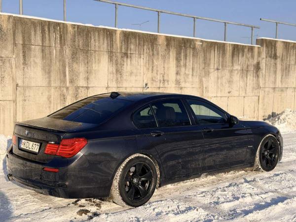 Grey BMW 730 2009 in Vilnius, with an engine capacity of 3.00 L and mileage of 380 thousand km for 8500 €, photo 4 on AUTOMOTO.COM.LV