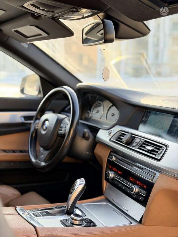 Grey BMW 730 2009 in Vilnius, with an engine capacity of 3.00 L and mileage of 380 thousand km for 8500 €, photo 6 on AUTOMOTO.COM.LV