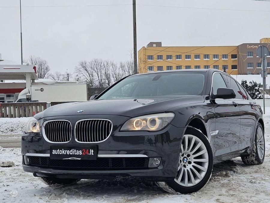 Grey BMW 730 2009 in Siauliai, with an engine capacity of 2.99 L and mileage of 315 thousand km for 9450 €, photo 1 on AUTOMOTO.COM.LV