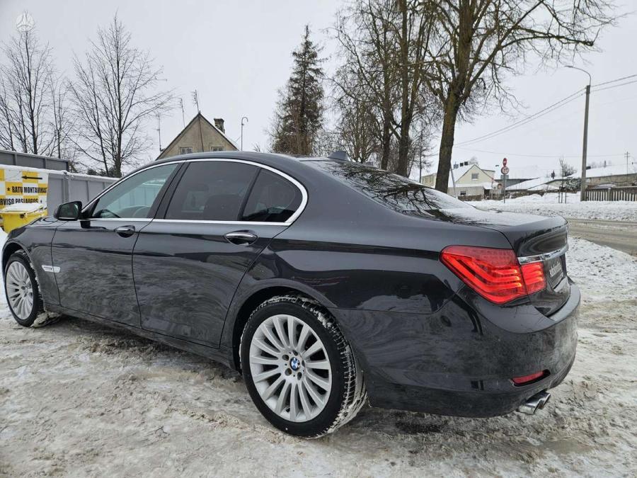 Grey BMW 730 2009 in Siauliai, with an engine capacity of 2.99 L and mileage of 315 thousand km for 9450 €, photo 5 on AUTOMOTO.COM.LV