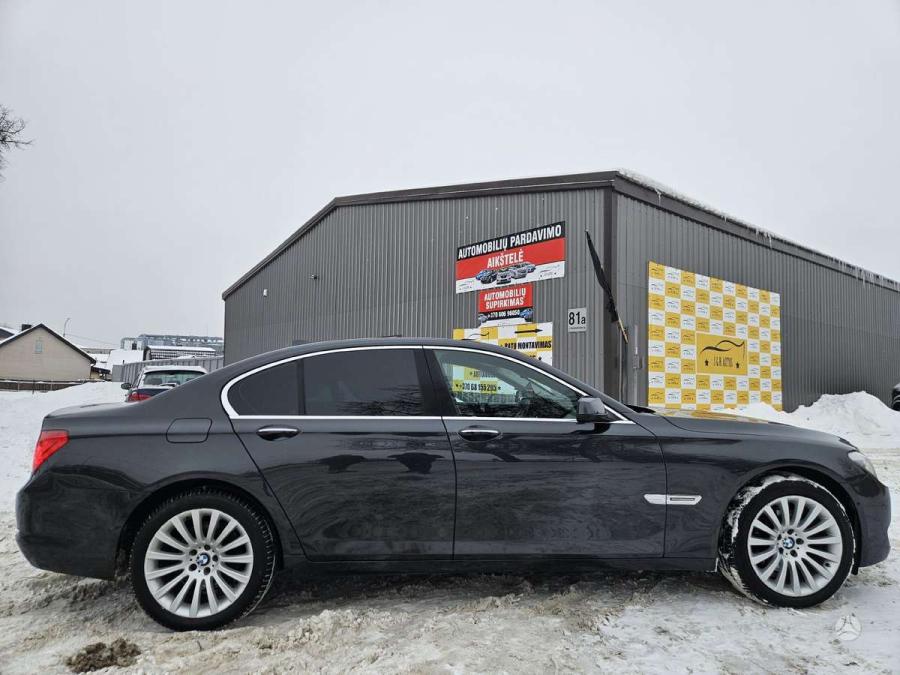 Grey BMW 730 2009 in Siauliai, with an engine capacity of 2.99 L and mileage of 315 thousand km for 9450 €, photo 9 on AUTOMOTO.COM.LV