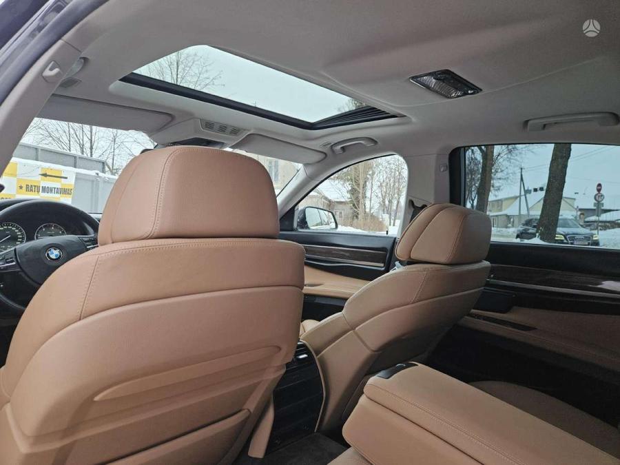 Grey BMW 730 2009 in Siauliai, with an engine capacity of 2.99 L and mileage of 315 thousand km for 9450 €, photo 17 on AUTOMOTO.COM.LV