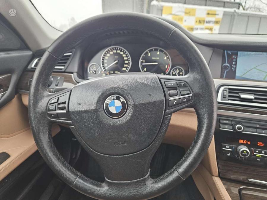Grey BMW 730 2009 in Siauliai, with an engine capacity of 2.99 L and mileage of 315 thousand km for 9450 €, photo 19 on AUTOMOTO.COM.LV
