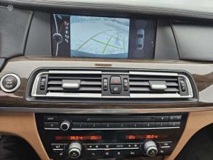Grey BMW 730 2009 in Siauliai, with an engine capacity of 2.99 L and mileage of 315 thousand km for 9450 €, photo 20 on AUTOMOTO.COM.LV