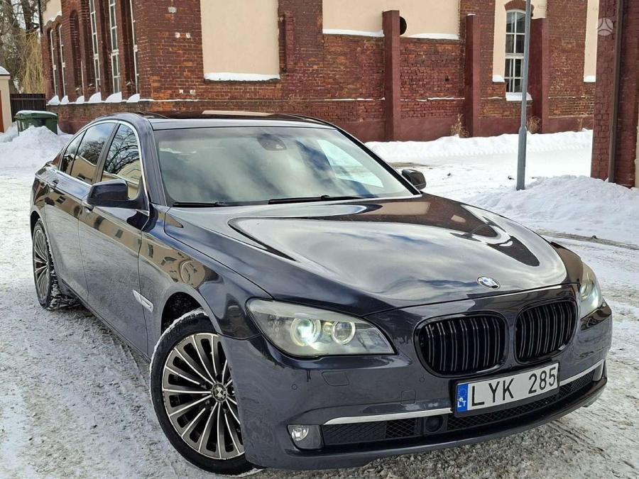 Grey BMW 730 2009 in Silute, with an engine capacity of 3.00 L and mileage of 380 thousand km for 8500 €, photo 1 on AUTOMOTO.COM.LV