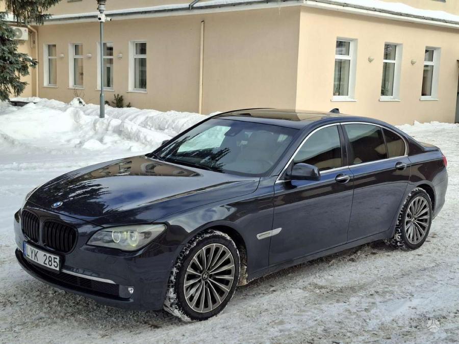 Grey BMW 730 2009 in Silute, with an engine capacity of 3.00 L and mileage of 380 thousand km for 8500 €, photo 5 on AUTOMOTO.COM.LV