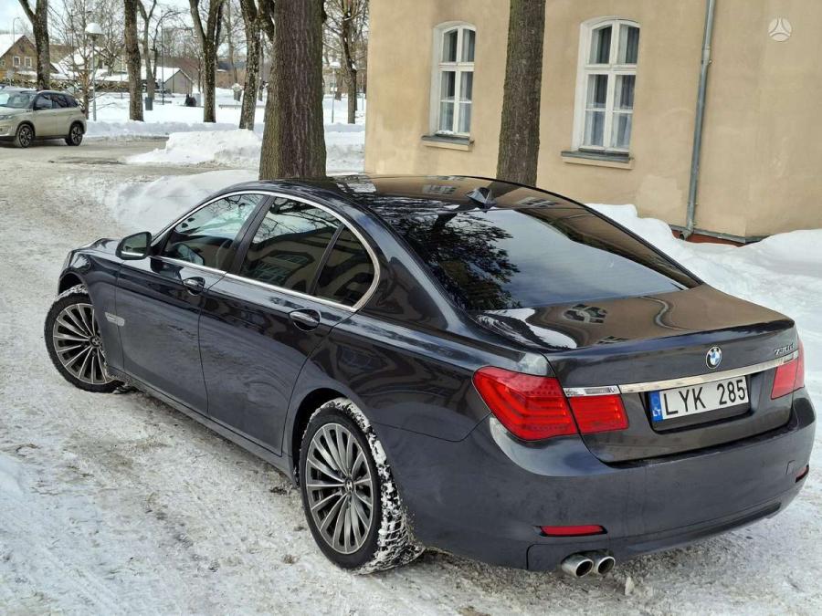 Grey BMW 730 2009 in Silute, with an engine capacity of 3.00 L and mileage of 380 thousand km for 8500 €, photo 7 on AUTOMOTO.COM.LV