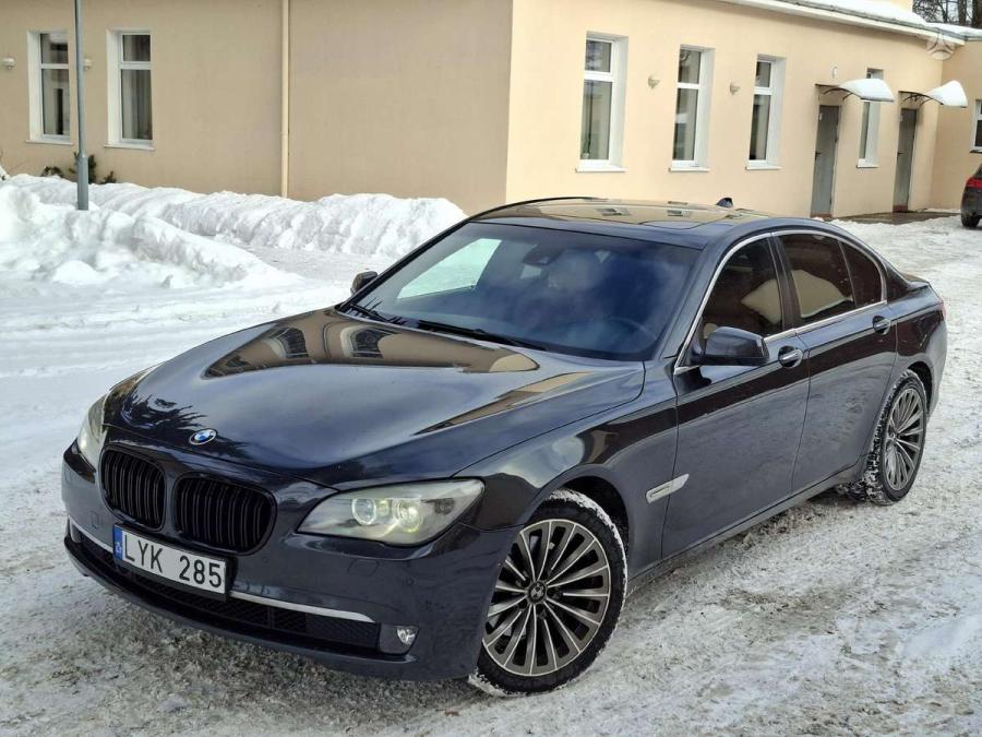 Grey BMW 730 2009 in Silute, with an engine capacity of 3.00 L and mileage of 380 thousand km for 8500 €, photo 9 on AUTOMOTO.COM.LV
