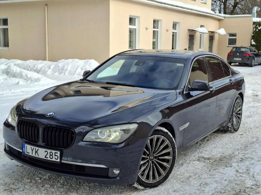 Grey BMW 730 2009 in Silute, with an engine capacity of 3.00 L and mileage of 380 thousand km for 8500 €, photo 12 on AUTOMOTO.COM.LV