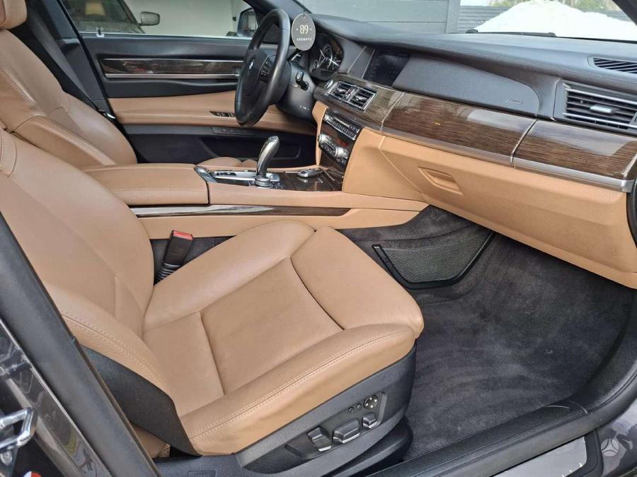 Grey BMW 730 2009 in Silute, with an engine capacity of 3.00 L and mileage of 380 thousand km for 8500 €, photo 24 on AUTOMOTO.COM.LV
