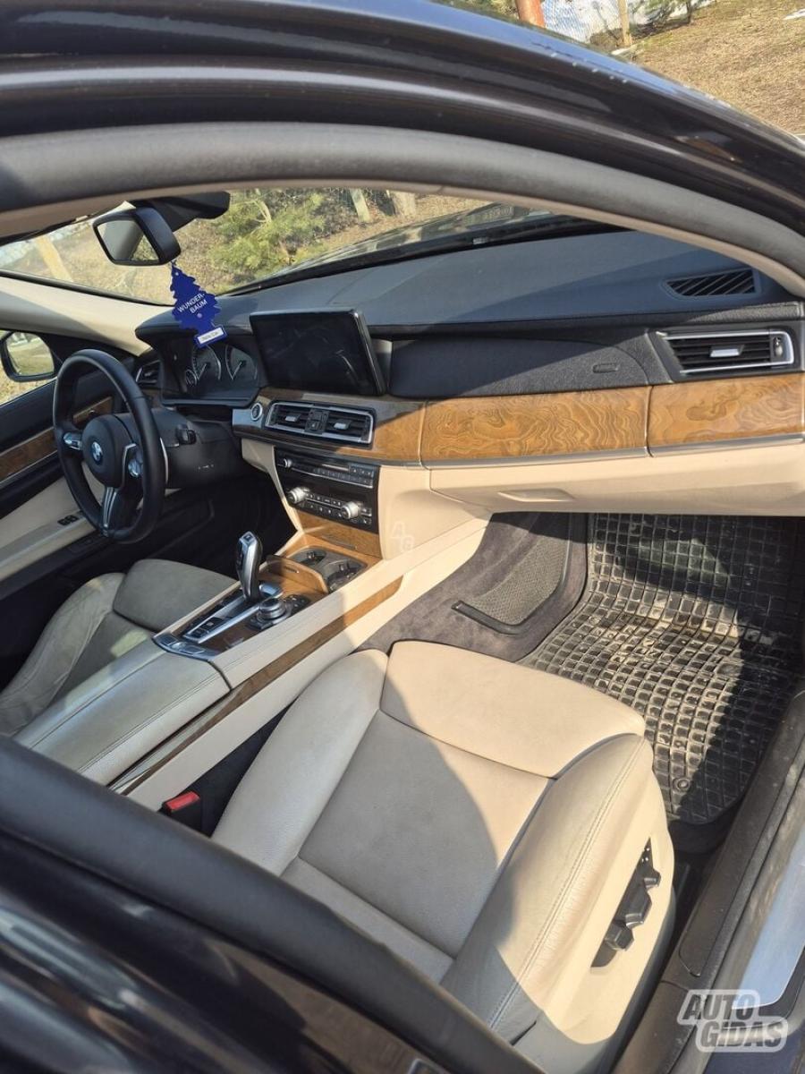Pelēks BMW 730 2009 Ariogala, ar dzinēja tilpumu 3.00 L un nobraukumu 330 tūkst. km par 8800 €, foto 2 vietnē AUTOMOTO.COM.LV