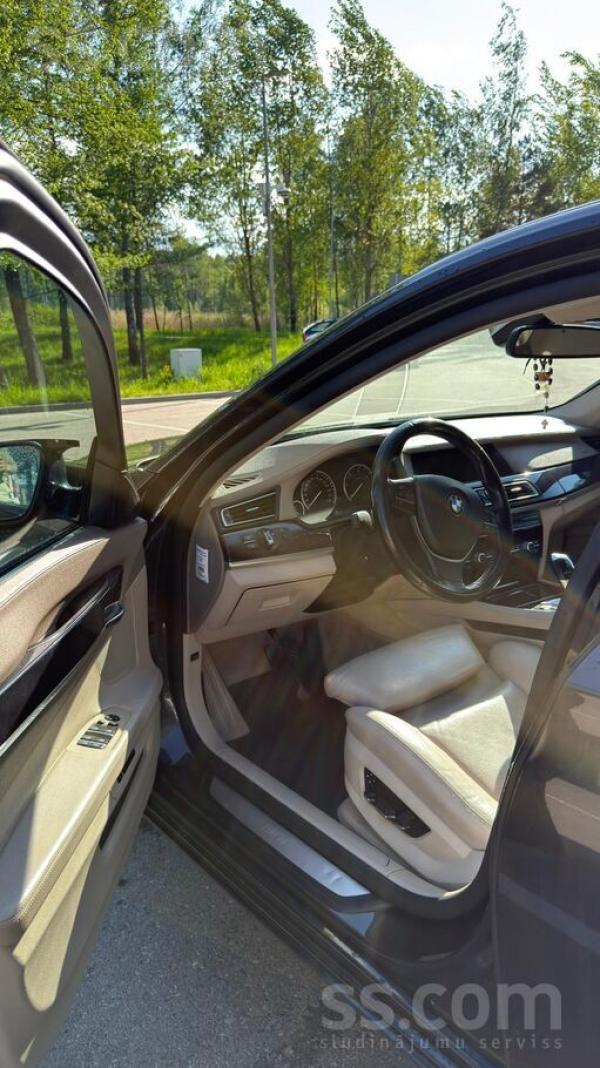 Pelēks BMW 730 2009 Daugavpils, ar dzinēja tilpumu 3.00 L un nobraukumu 324 tūkst. km par 9200 €, foto 10 vietnē AUTOMOTO.COM.LV