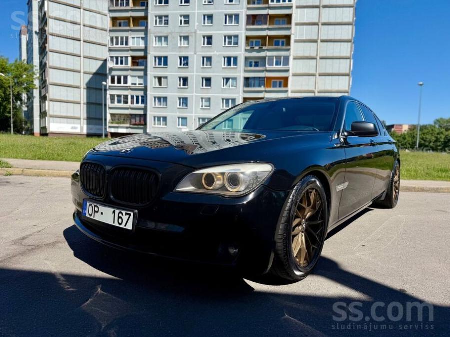 Grey BMW 730 2009 in Riga, with an engine capacity of 3.00 L and mileage of 350 thousand km for 7500 €, photo 1 on AUTOMOTO.COM.LV