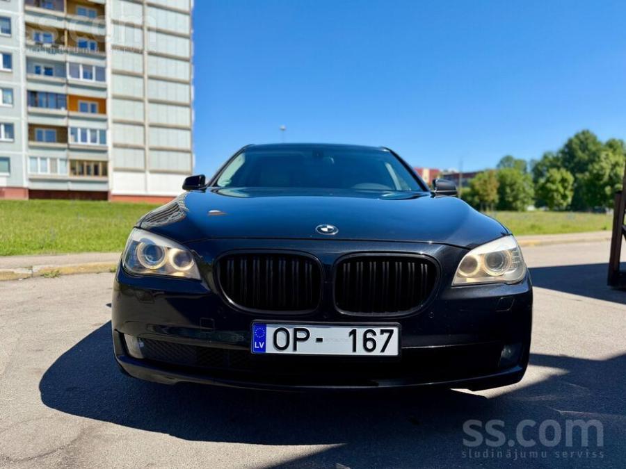 Grey BMW 730 2009 in Riga, with an engine capacity of 3.00 L and mileage of 350 thousand km for 7500 €, photo 3 on AUTOMOTO.COM.LV