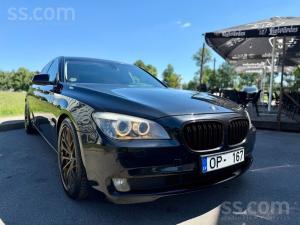 Grey BMW 730 2009 in Riga, with an engine capacity of 3.00 L and mileage of 350 thousand km for 7500 €, photo 4 on AUTOMOTO.COM.LV