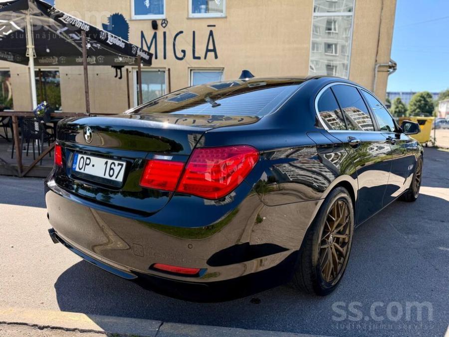 Grey BMW 730 2009 in Riga, with an engine capacity of 3.00 L and mileage of 350 thousand km for 7500 €, photo 7 on AUTOMOTO.COM.LV