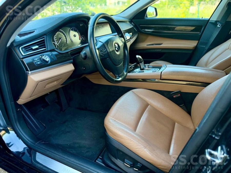 Grey BMW 730 2009 in Riga, with an engine capacity of 3.00 L and mileage of 350 thousand km for 7500 €, photo 9 on AUTOMOTO.COM.LV