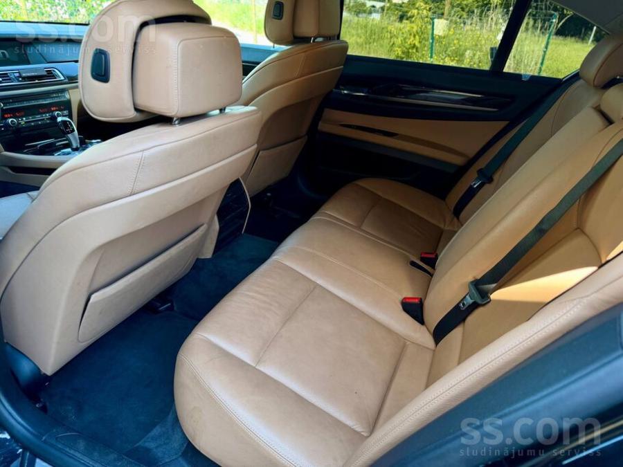 Grey BMW 730 2009 in Riga, with an engine capacity of 3.00 L and mileage of 350 thousand km for 7500 €, photo 17 on AUTOMOTO.COM.LV