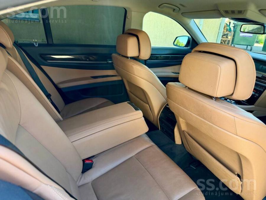 Grey BMW 730 2009 in Riga, with an engine capacity of 3.00 L and mileage of 350 thousand km for 7500 €, photo 18 on AUTOMOTO.COM.LV
