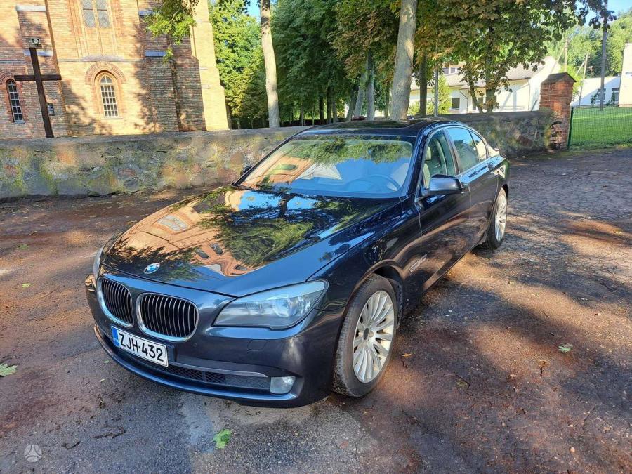 Grey BMW 730 2009 in Kedainiai, with an engine capacity of 2.99 L and mileage of 362 thousand km for 7650 €, photo 1 on AUTOMOTO.COM.LV