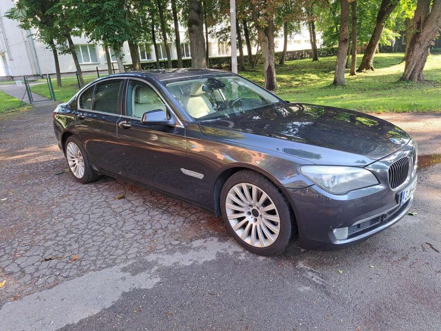 Grey BMW 730 2009 in Kedainiai, with an engine capacity of 2.99 L and mileage of 362 thousand km for 7650 €, photo 3 on AUTOMOTO.COM.LV