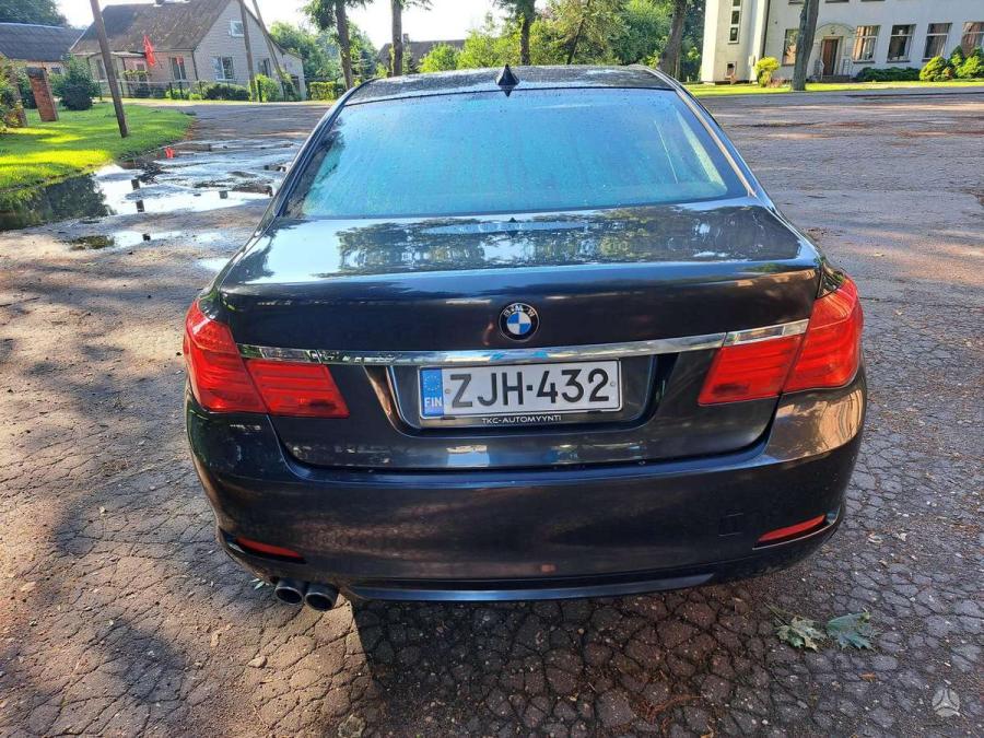 Grey BMW 730 2009 in Kedainiai, with an engine capacity of 2.99 L and mileage of 362 thousand km for 7650 €, photo 6 on AUTOMOTO.COM.LV