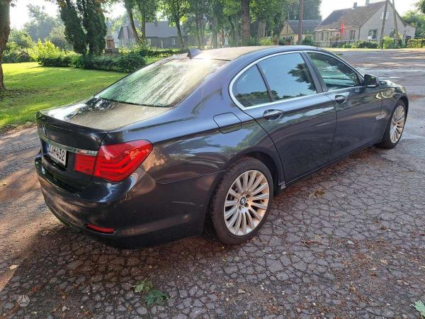 Grey BMW 730 2009 in Kedainiai, with an engine capacity of 2.99 L and mileage of 362 thousand km for 7650 €, photo 6 on AUTOMOTO.COM.LV