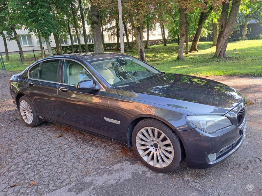 Grey BMW 730 2009 in Kedainiai, with an engine capacity of 2.99 L and mileage of 362 thousand km for 7650 €, photo 8 on AUTOMOTO.COM.LV