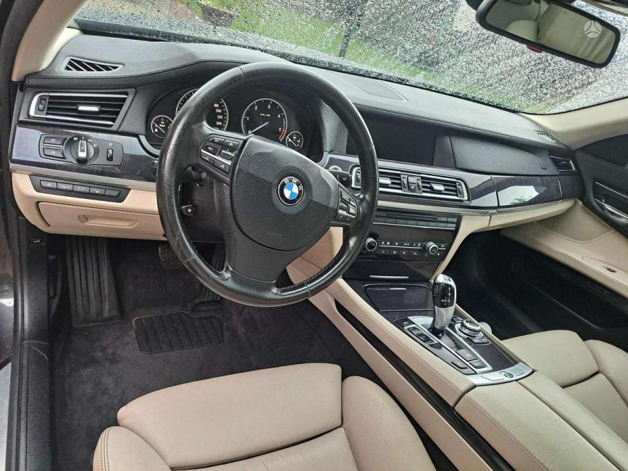 Grey BMW 730 2009 in Kedainiai, with an engine capacity of 2.99 L and mileage of 362 thousand km for 7650 €, photo 16 on AUTOMOTO.COM.LV