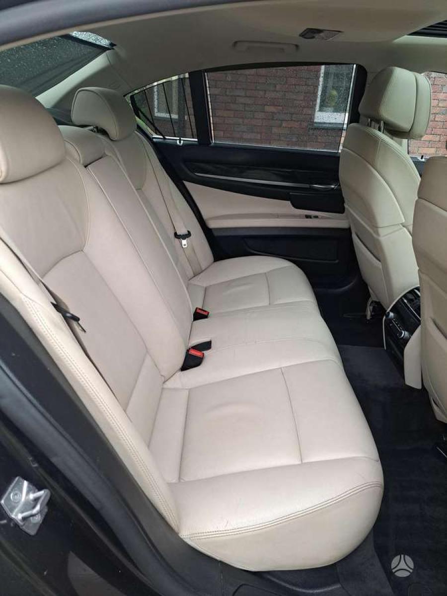 Grey BMW 730 2009 in Kedainiai, with an engine capacity of 2.99 L and mileage of 362 thousand km for 7650 €, photo 20 on AUTOMOTO.COM.LV