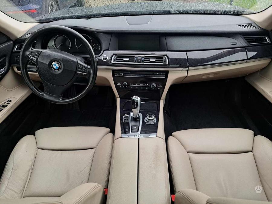 Grey BMW 730 2009 in Kedainiai, with an engine capacity of 2.99 L and mileage of 362 thousand km for 7650 €, photo 23 on AUTOMOTO.COM.LV