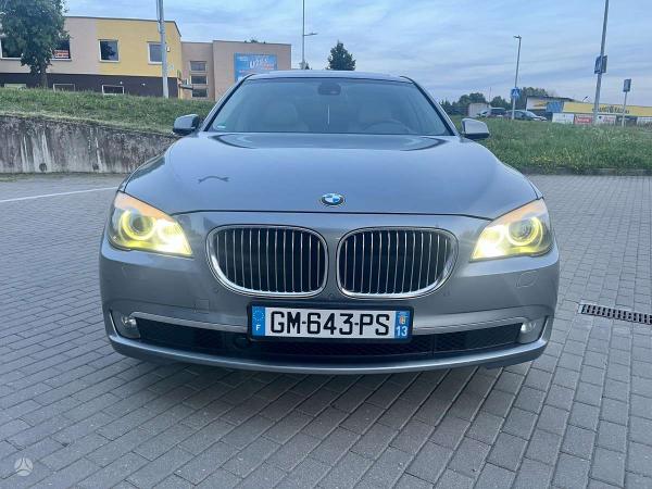 BMW 730 2009 Kauņa vietnē Pelēks BMW 730 2009 Kauņa, ar dzinēja tilpumu 3.00 L un nobraukumu 367 tūkst. km par 8500 €, foto 4 vietnē AUTOMOTO.COM.LV
