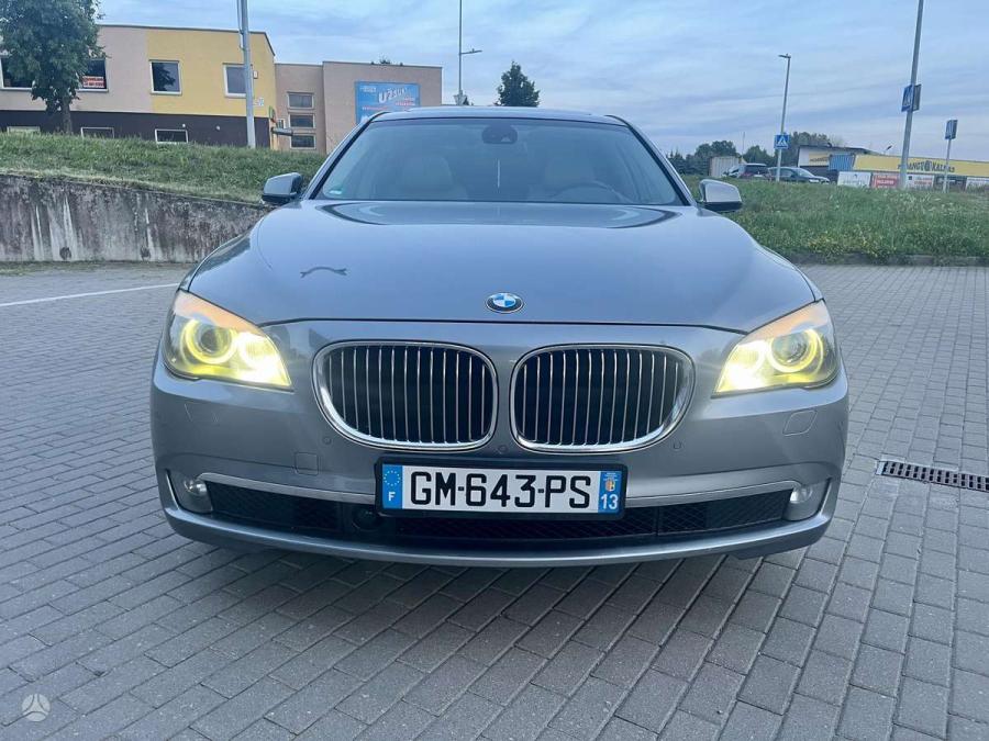 Pelēks BMW 730 2009 Kauņa, ar dzinēja tilpumu 3.00 L un nobraukumu 367 tūkst. km par 8500 €, foto 4 vietnē AUTOMOTO.COM.LV