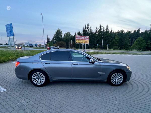 BMW 730 2009 Kauņa vietnē Pelēks BMW 730 2009 Kauņa, ar dzinēja tilpumu 3.00 L un nobraukumu 367 tūkst. km par 8500 €, foto 6 vietnē AUTOMOTO.COM.LV