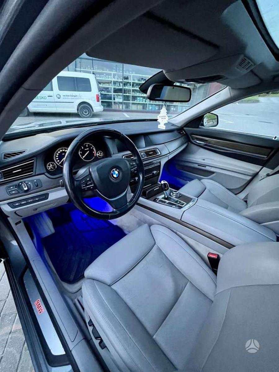 Pelēks BMW 730 2009 Kauņa, ar dzinēja tilpumu 3.00 L un nobraukumu 367 tūkst. km par 8500 €, foto 14 vietnē AUTOMOTO.COM.LV