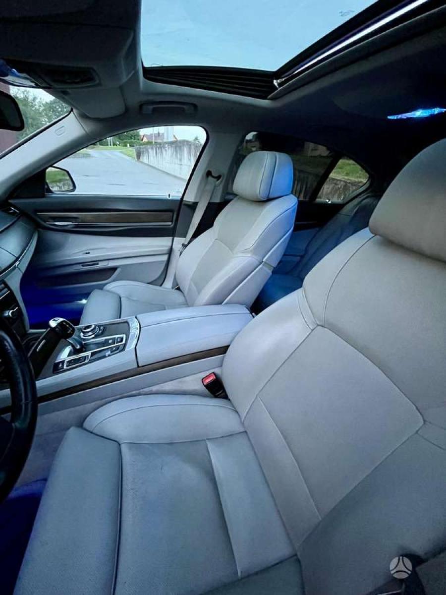 Pelēks BMW 730 2009 Kauņa, ar dzinēja tilpumu 3.00 L un nobraukumu 367 tūkst. km par 8500 €, foto 15 vietnē AUTOMOTO.COM.LV