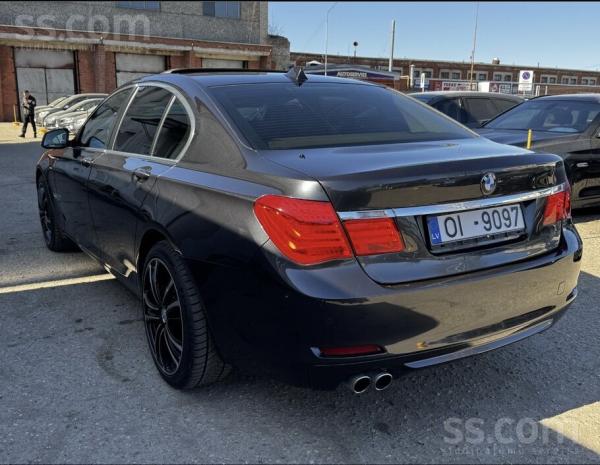 BMW 730 2009 Daugavpils vietnē Pelēks BMW 730 2009 Daugavpils, ar dzinēja tilpumu 3.00 L un nobraukumu 207 tūkst. km par 8900 €, foto 4 vietnē AUTOMOTO.COM.LV